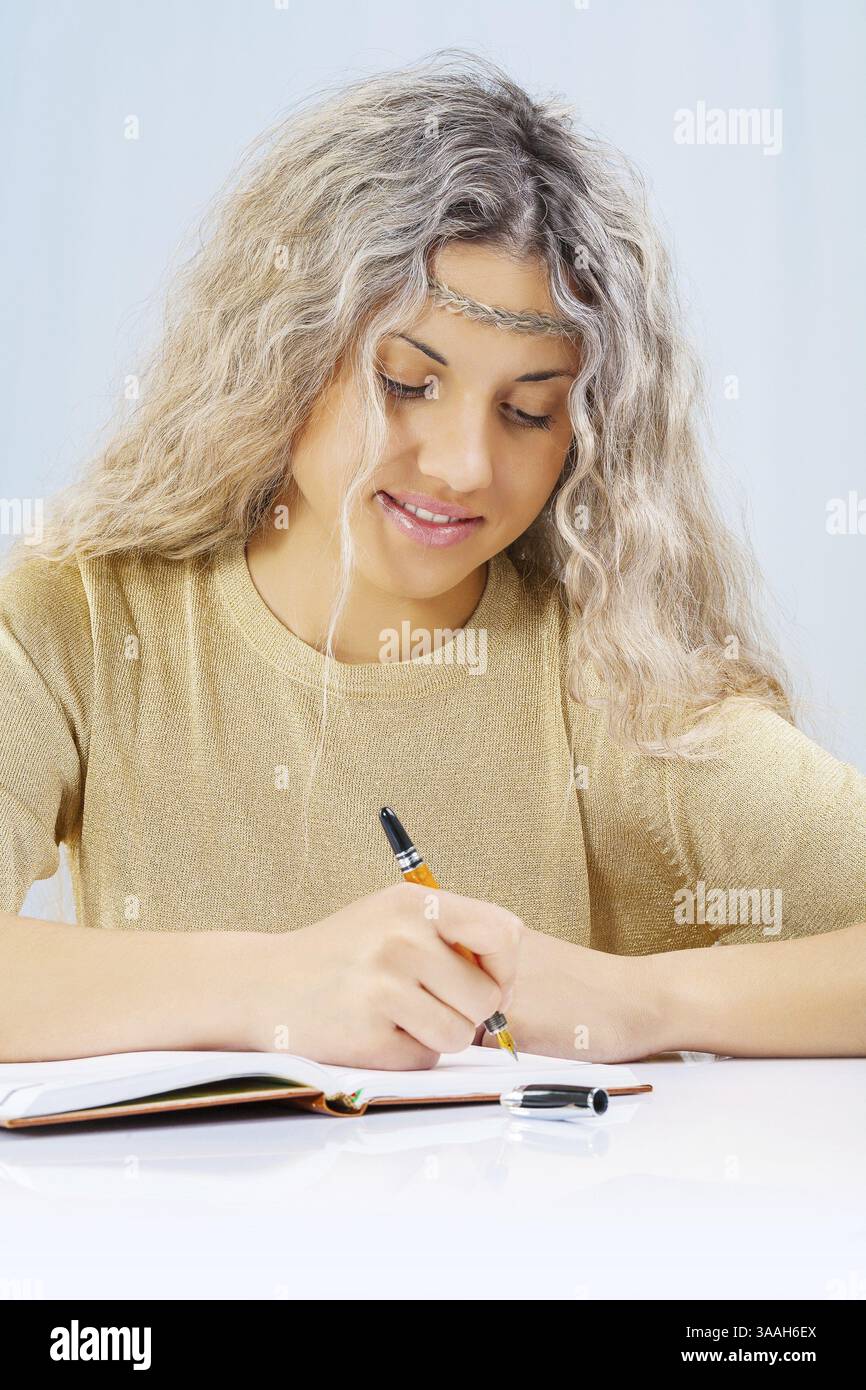 Blonde faces hi-res stock photography and images - Alamy