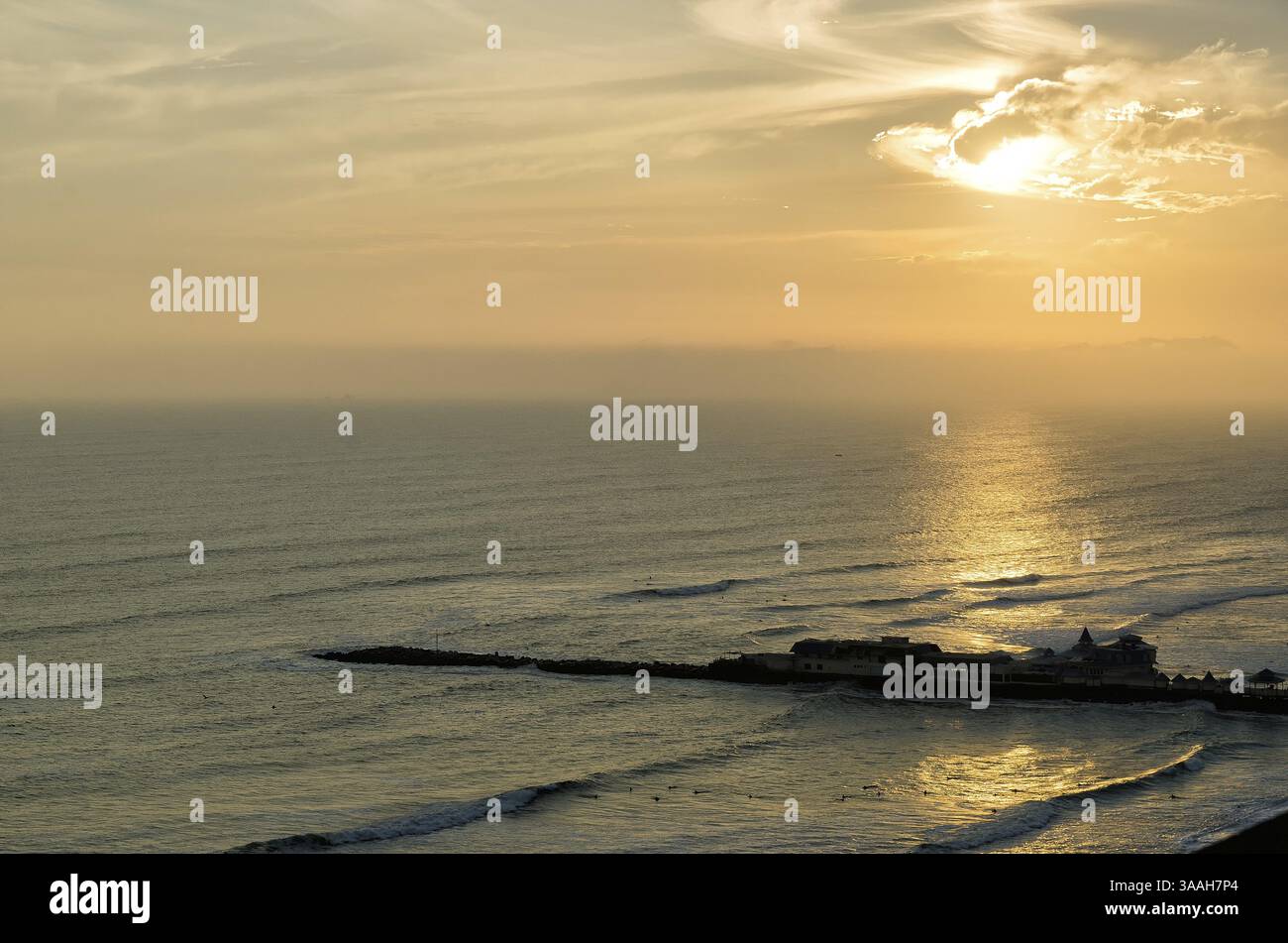 Lima peru beaches hi-res stock photography and images - Alamy