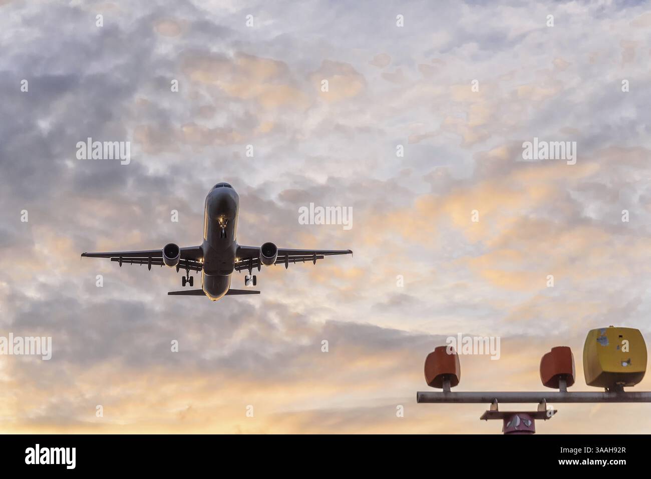 Runway approach path hi-res stock photography and images - Alamy