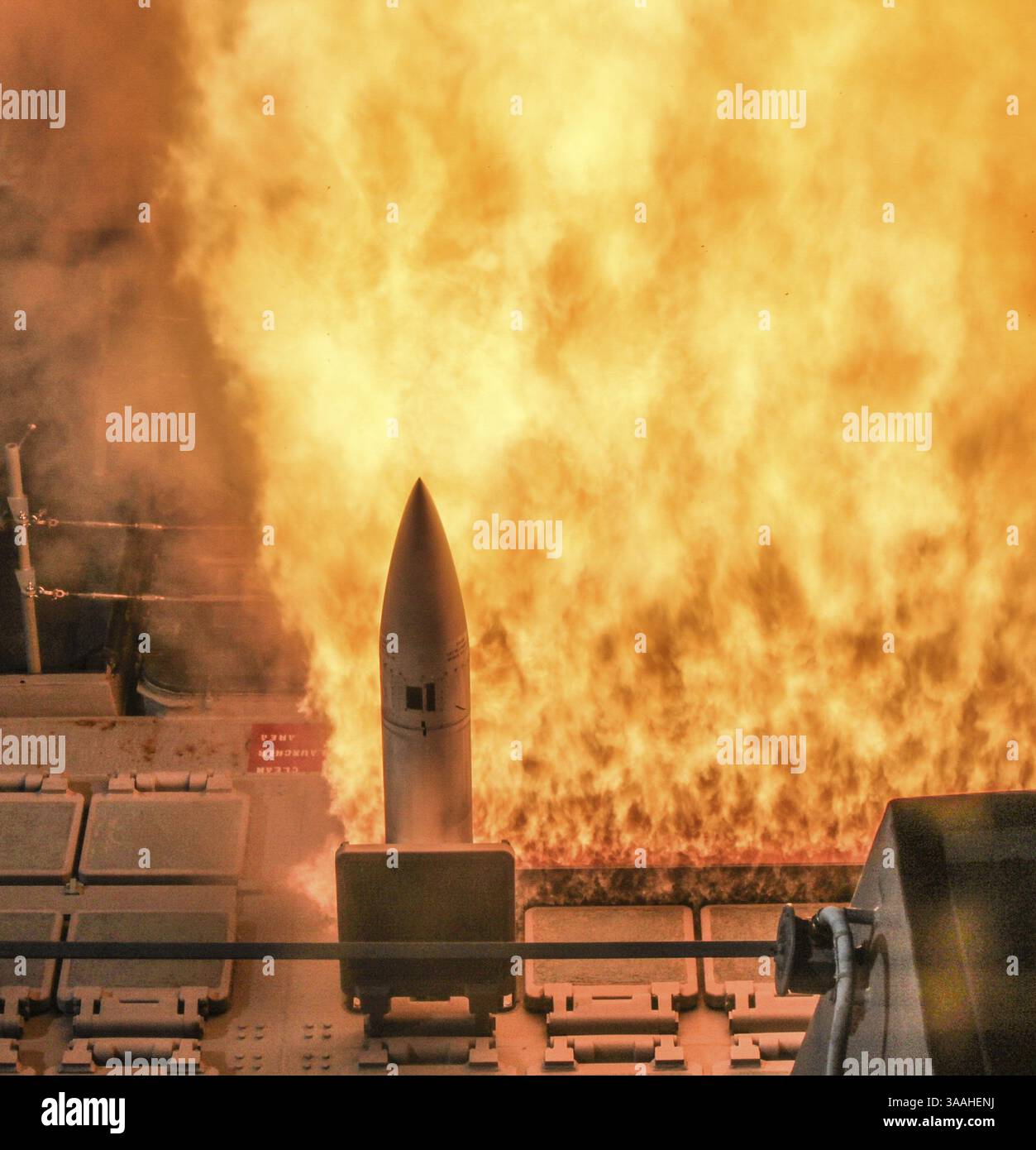 Nov. 10, 2015 - Uss William Lawrence, United States - The U.S. Navy ...