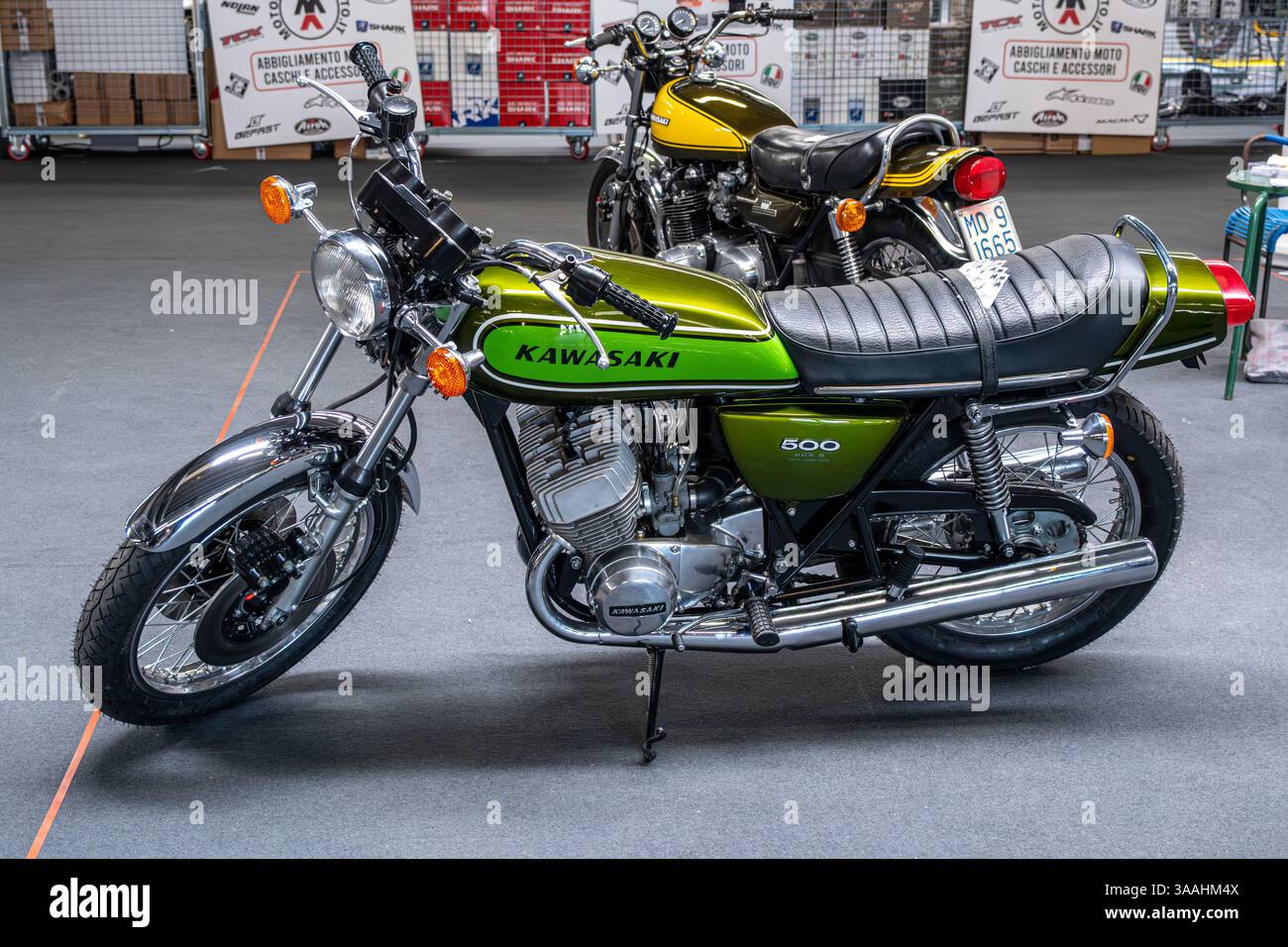 Kawasaki h1 mach iii hi-res stock photography and images - Alamy