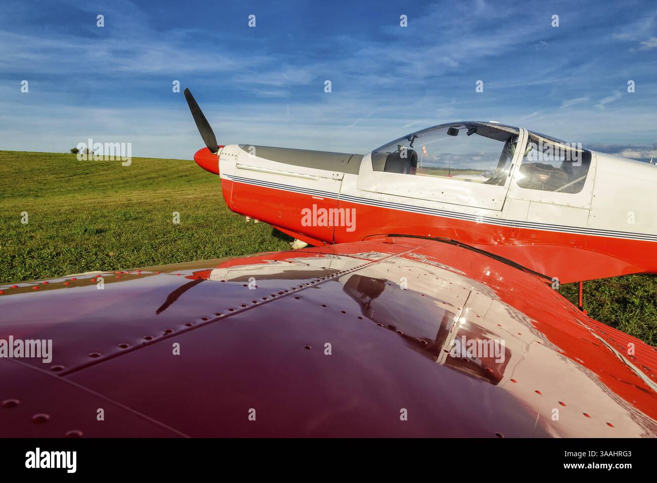 Two small aircraft propeller hi-res stock photography and images - Alamy