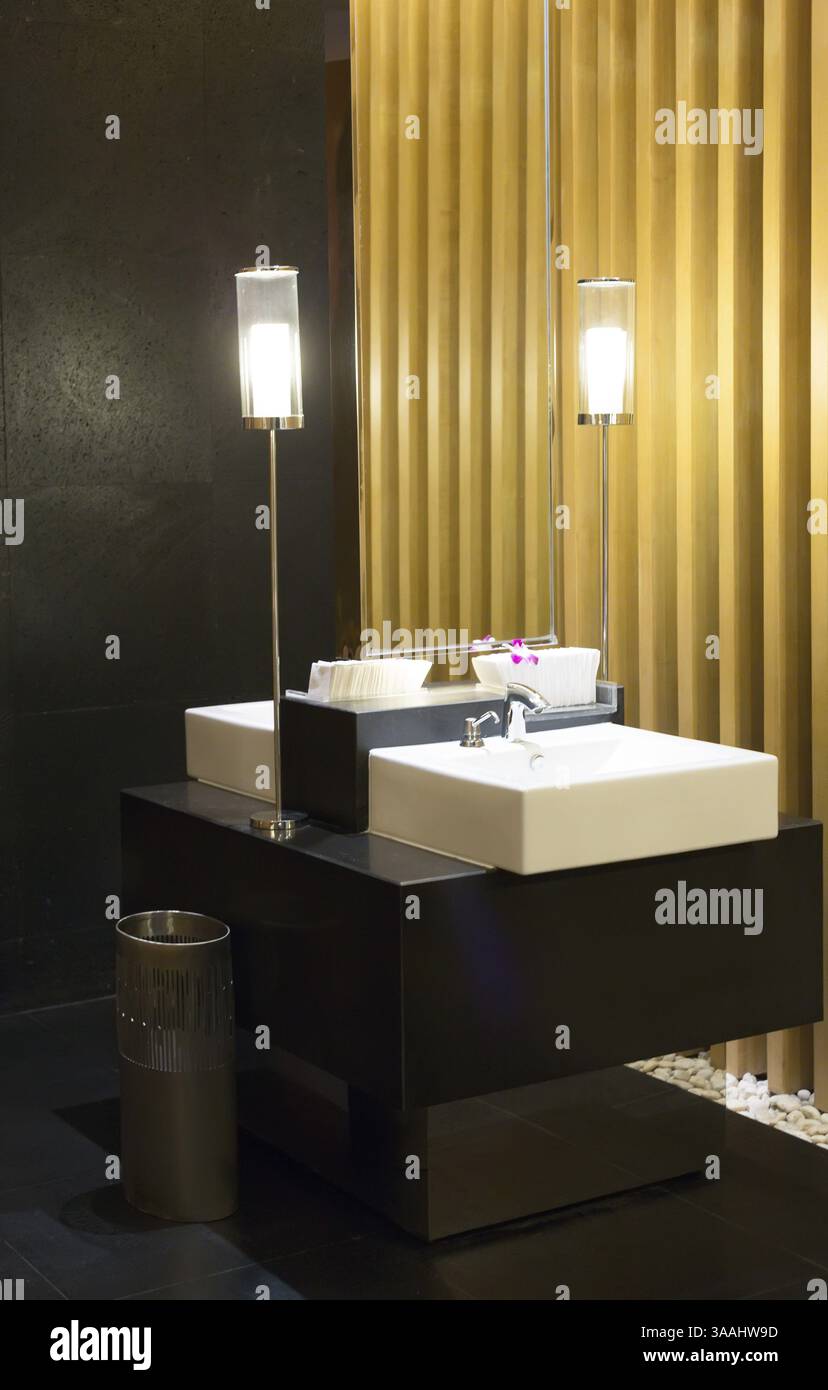 Clean modern bathroom showcases hi-res stock photography and images - Alamy