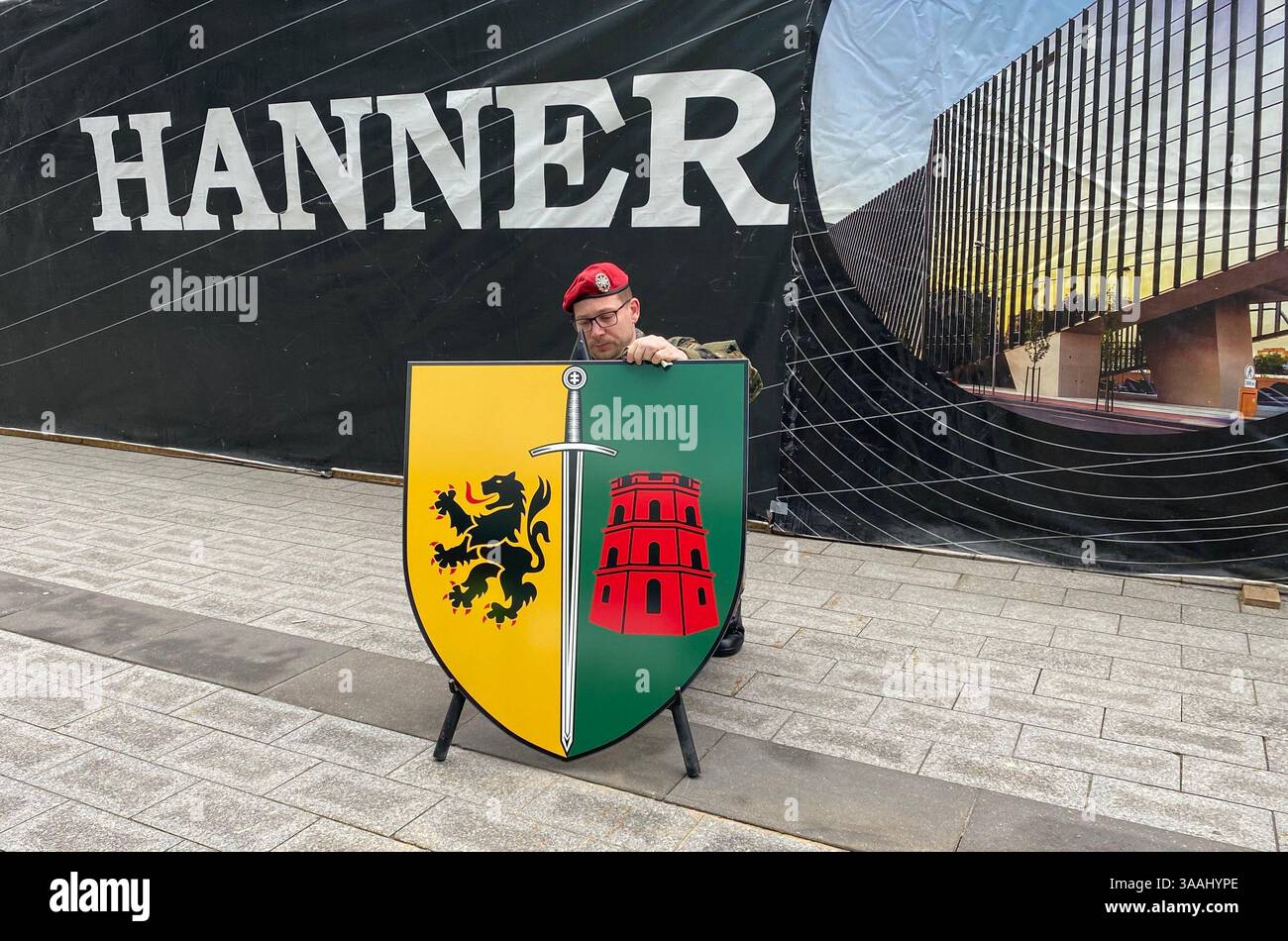 Vilnius, Lithuania. 01st Apr, 2025. A Bundeswehr soldier kneels behind ...