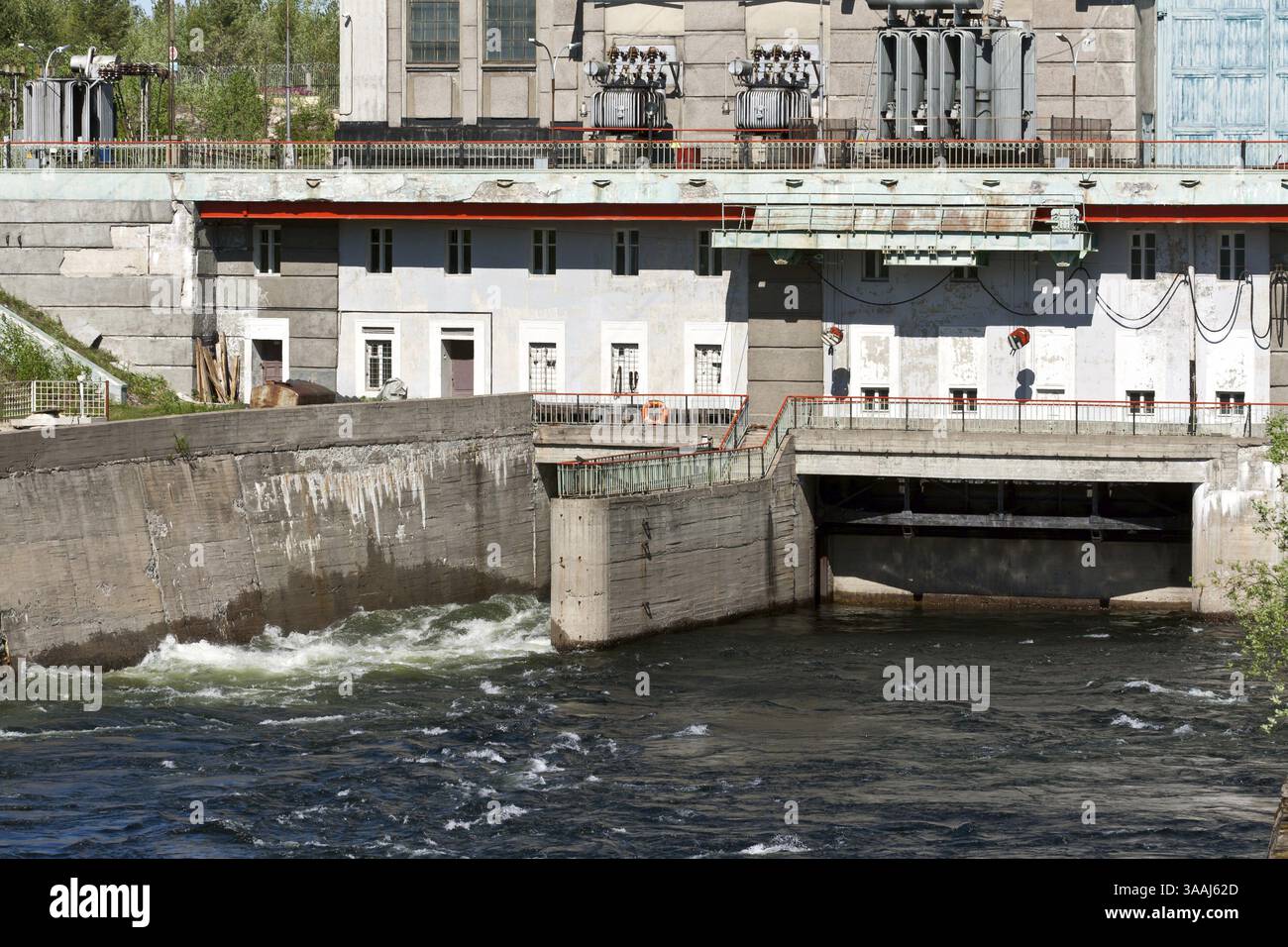 River in concrete channel water hi-res stock photography and images - Alamy