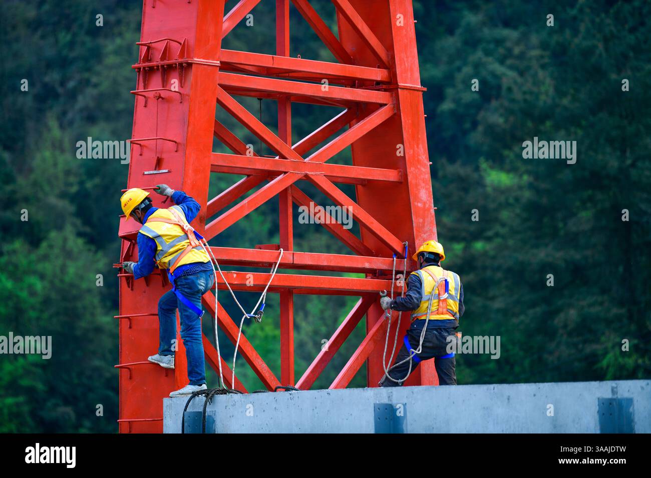 Fuquan. 31st Mar, 2025. Workers install a T-beam at the construction ...