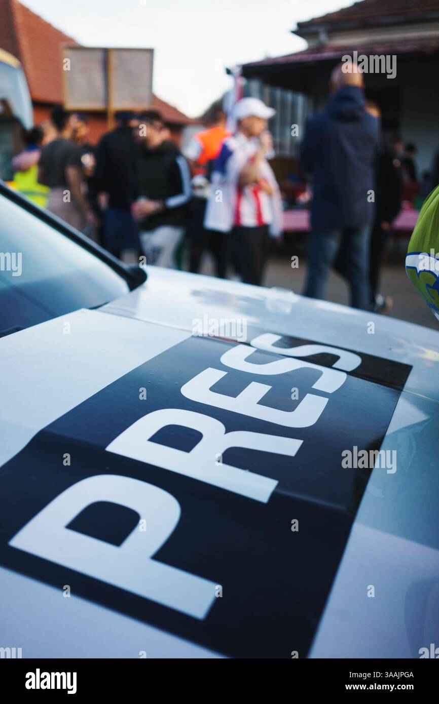 Car with journalists hi-res stock photography and images - Alamy
