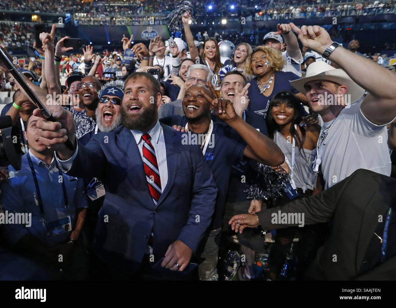 April 27, 2018 - Arlington, TX, USA - Dallas Cowboy center Travis ...
