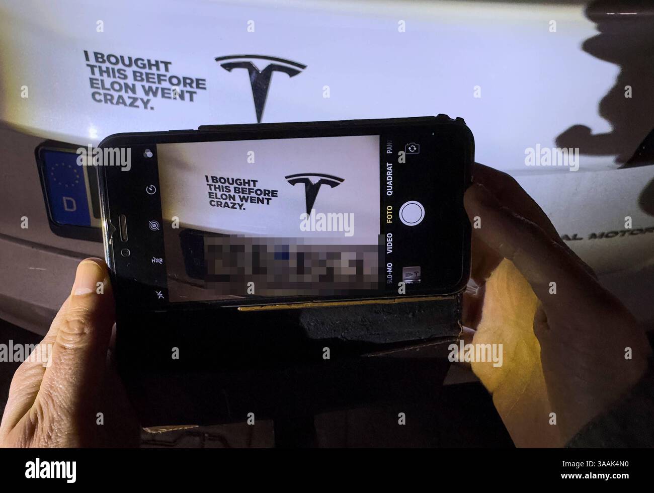 Tesla sticker hi-res stock photography and images - Alamy