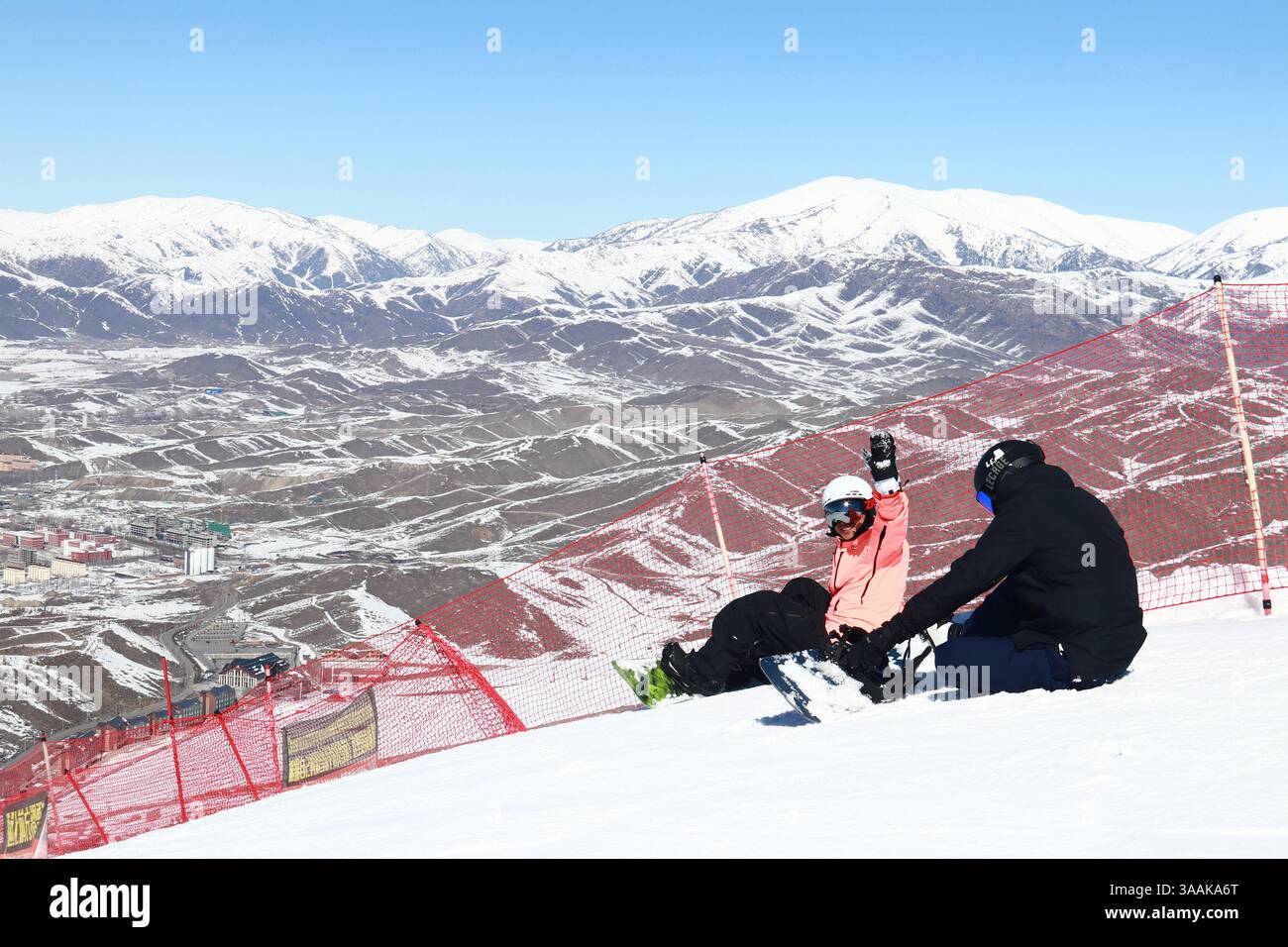 Tourists experience skiing in Altay City, northwest China's Xinjiang ...