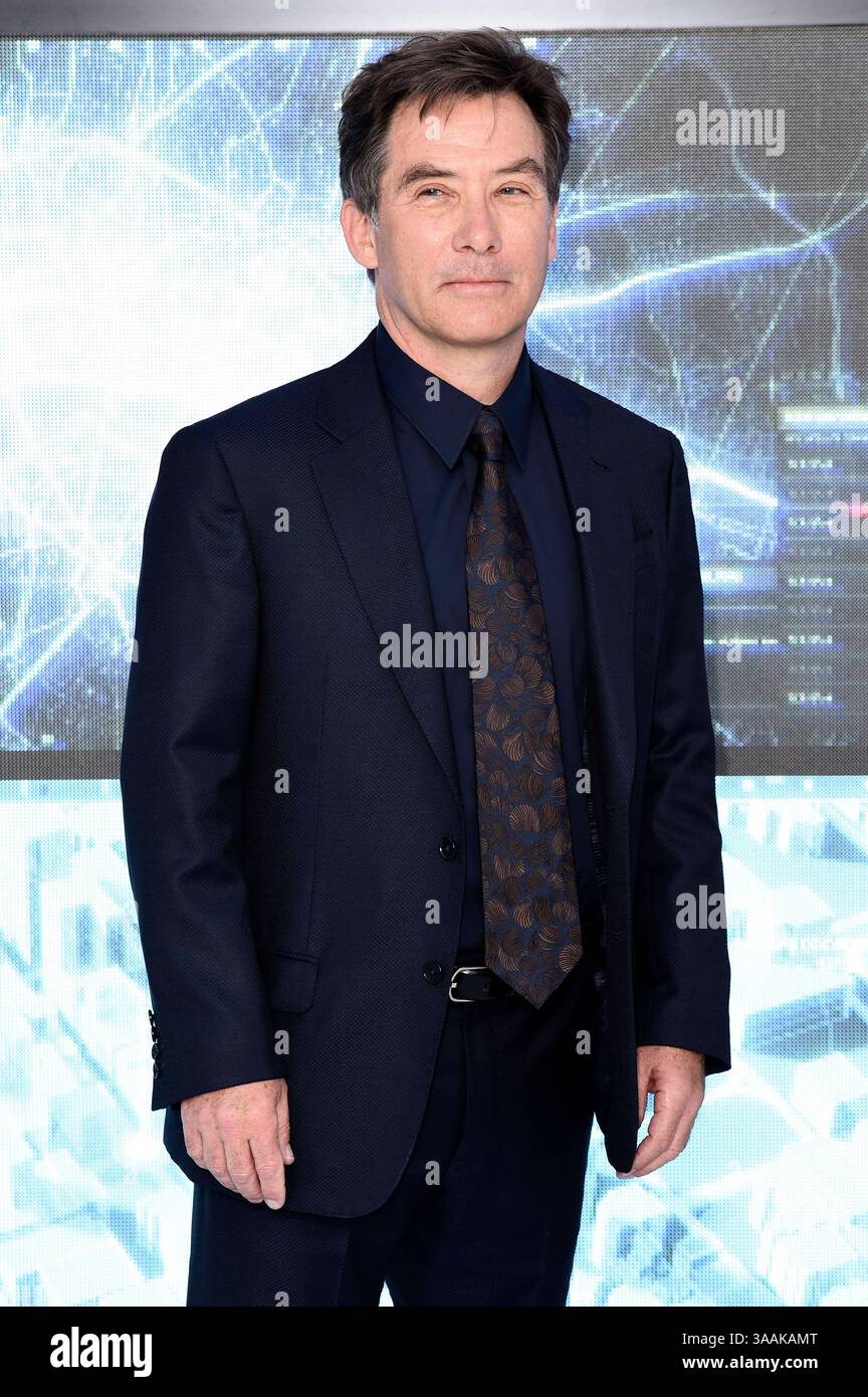 James Hawes bei der Premiere des Kinofilms The Amateur im Odeon Luxe ...