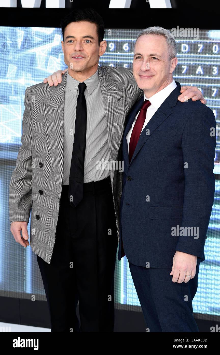 Remi Malek und Martin Ruhe bei der Premiere des Kinofilms The Amateur im Odeon Luxe Leicester ...