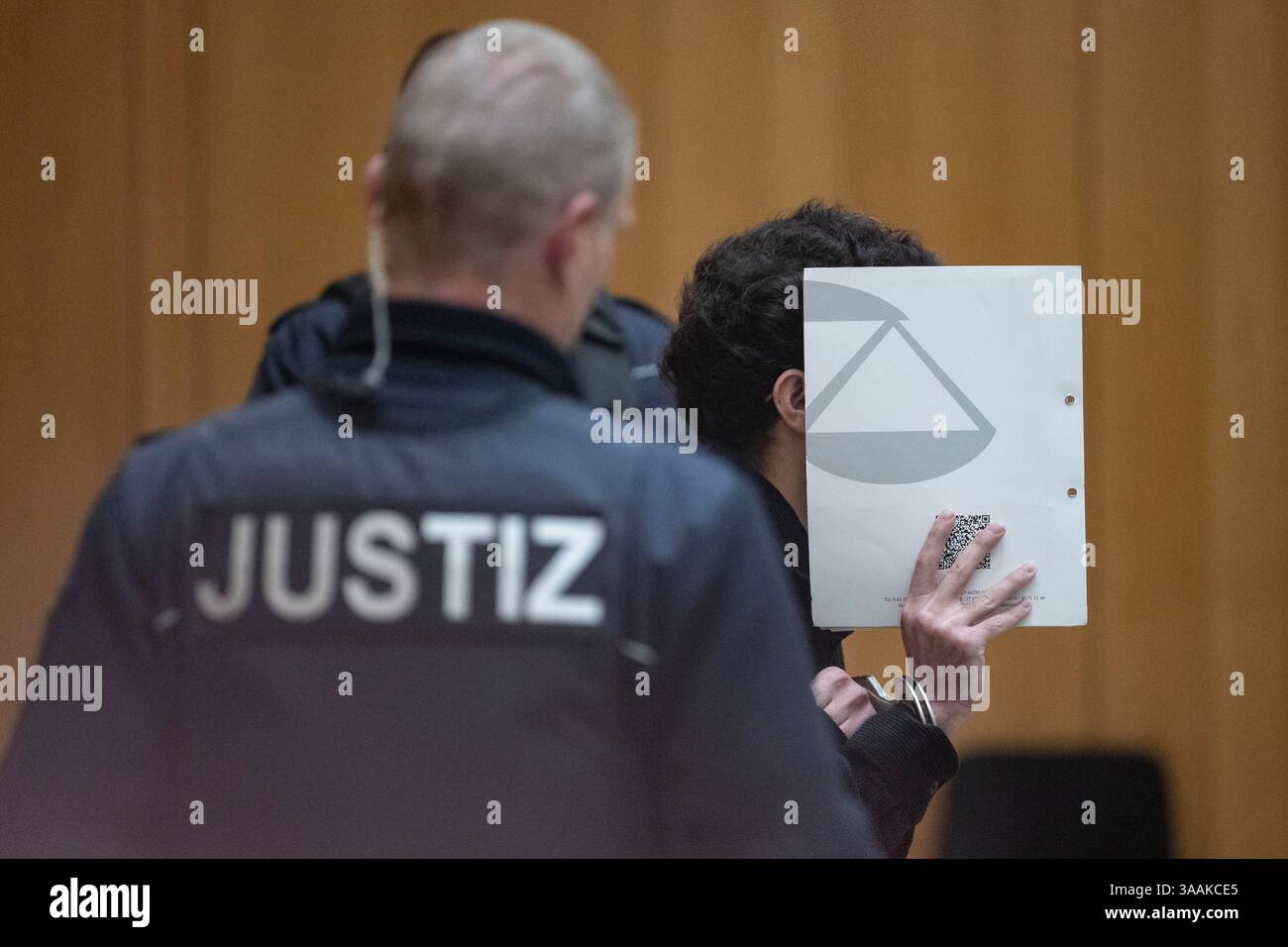 Stuttgart, Germany. 01st Apr, 2025. The defendant Sulaiman A. (r ...