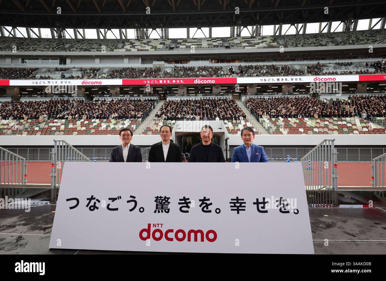 NTT Docomo President Yoshiaki Maeda (second from right) and new ...