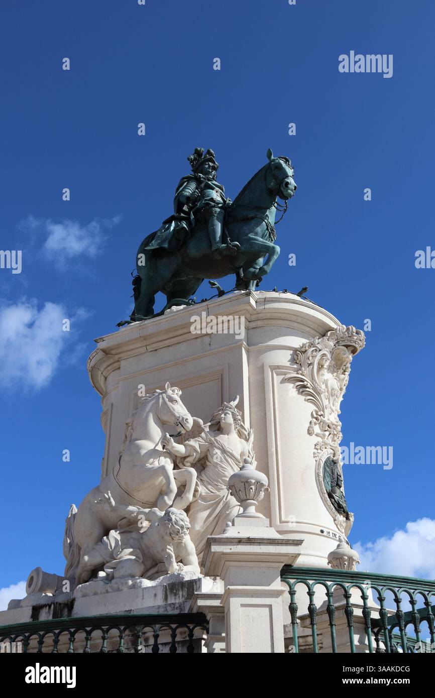 Equestrian Statue of King Jose 1, Praca do Comercio, Lisbon Stock Photo ...