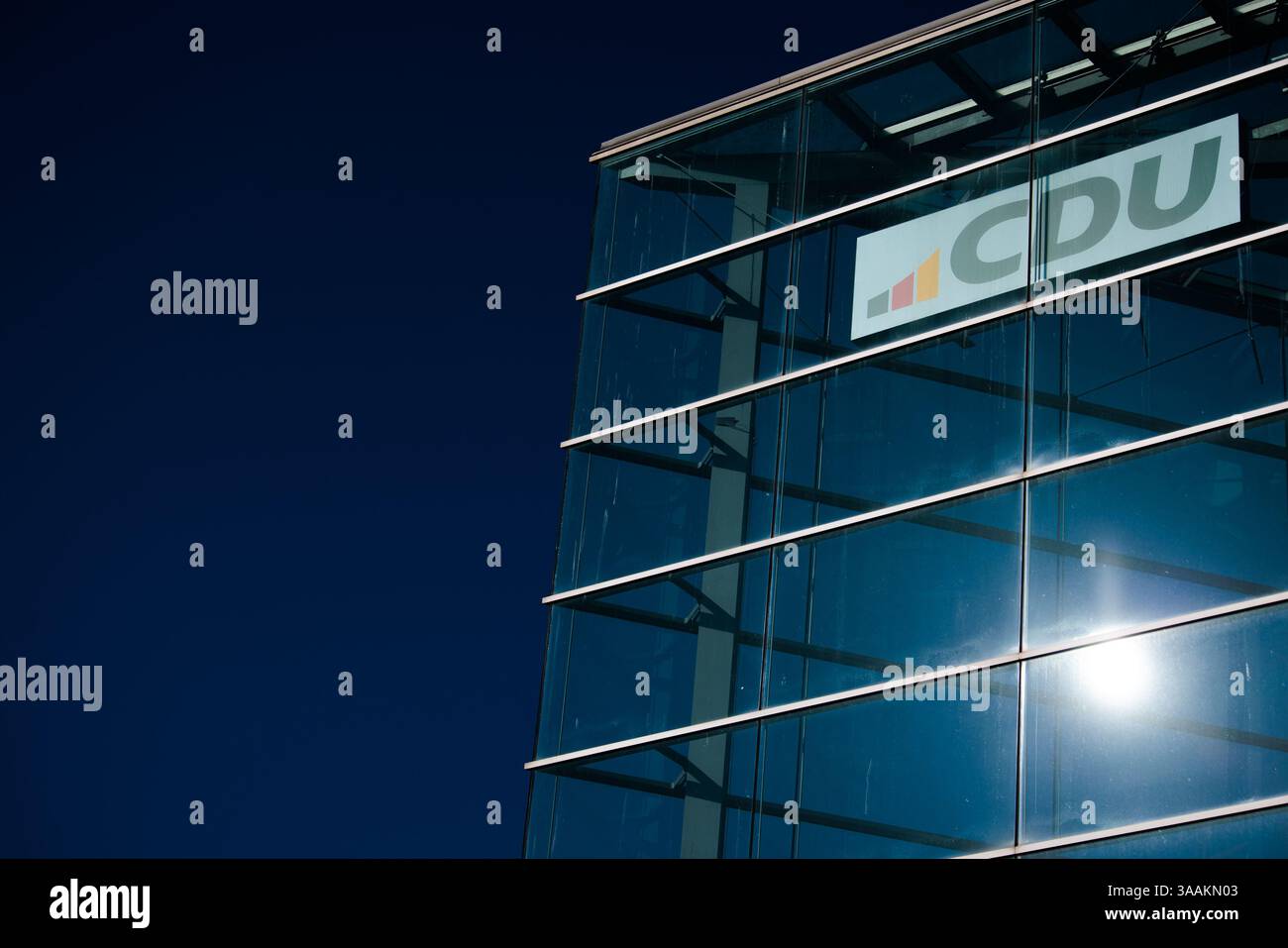 Berlin, Germany. 01st Apr, 2025. The sun is reflected under the CDU ...