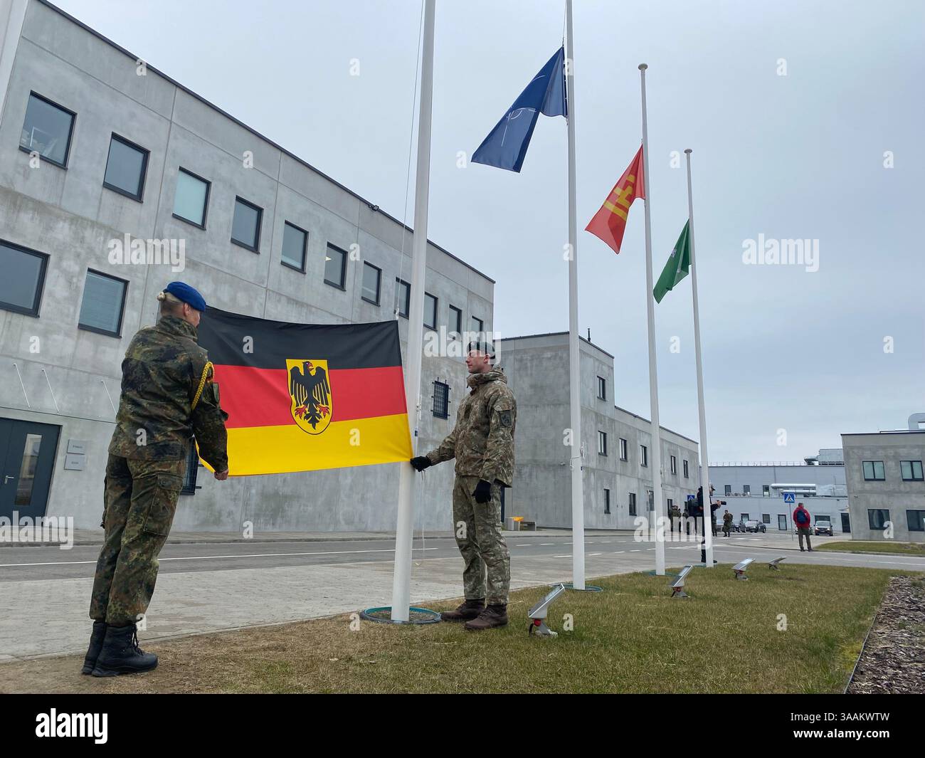Vilnius, Lithuania. 01st Apr, 2025. A female Bundeswehr soldier and a ...