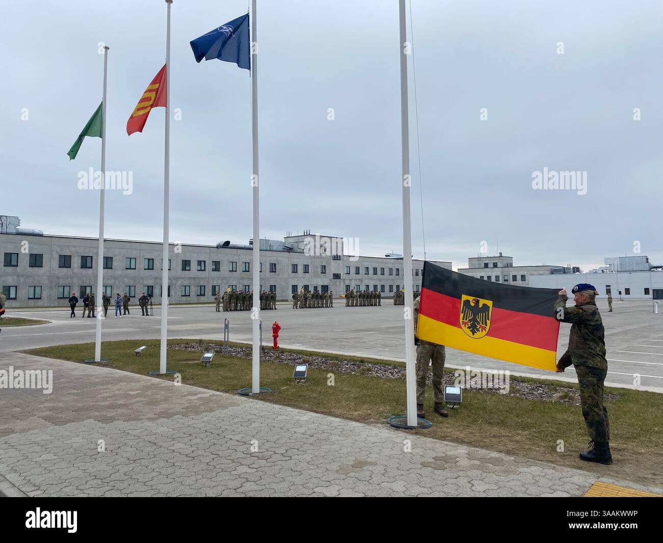 Vilnius, Lithuania. 01st Apr, 2025. A female Bundeswehr soldier and a ...
