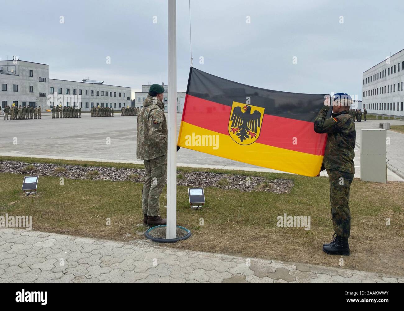 Vilnius, Lithuania. 01st Apr, 2025. A female Bundeswehr soldier and a ...