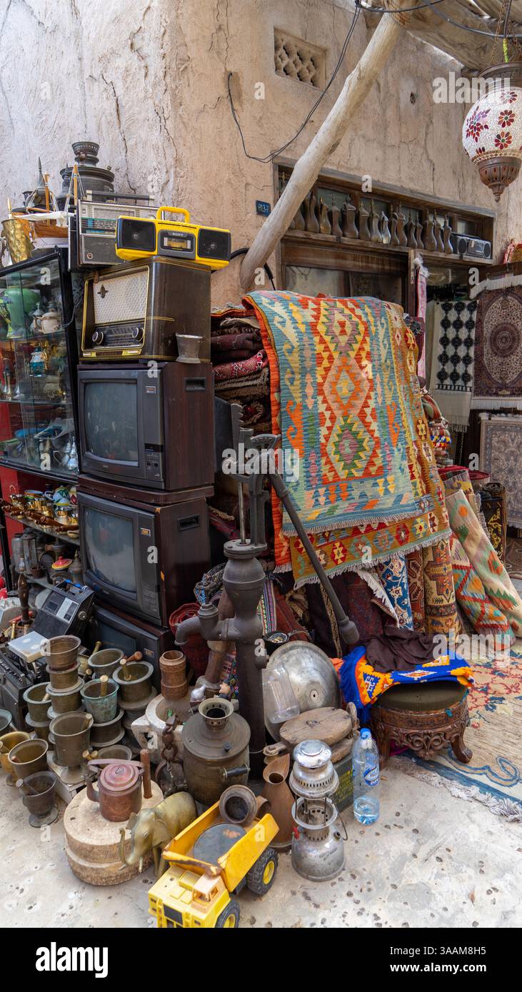 Al fahidi street art hi-res stock photography and images - Alamy