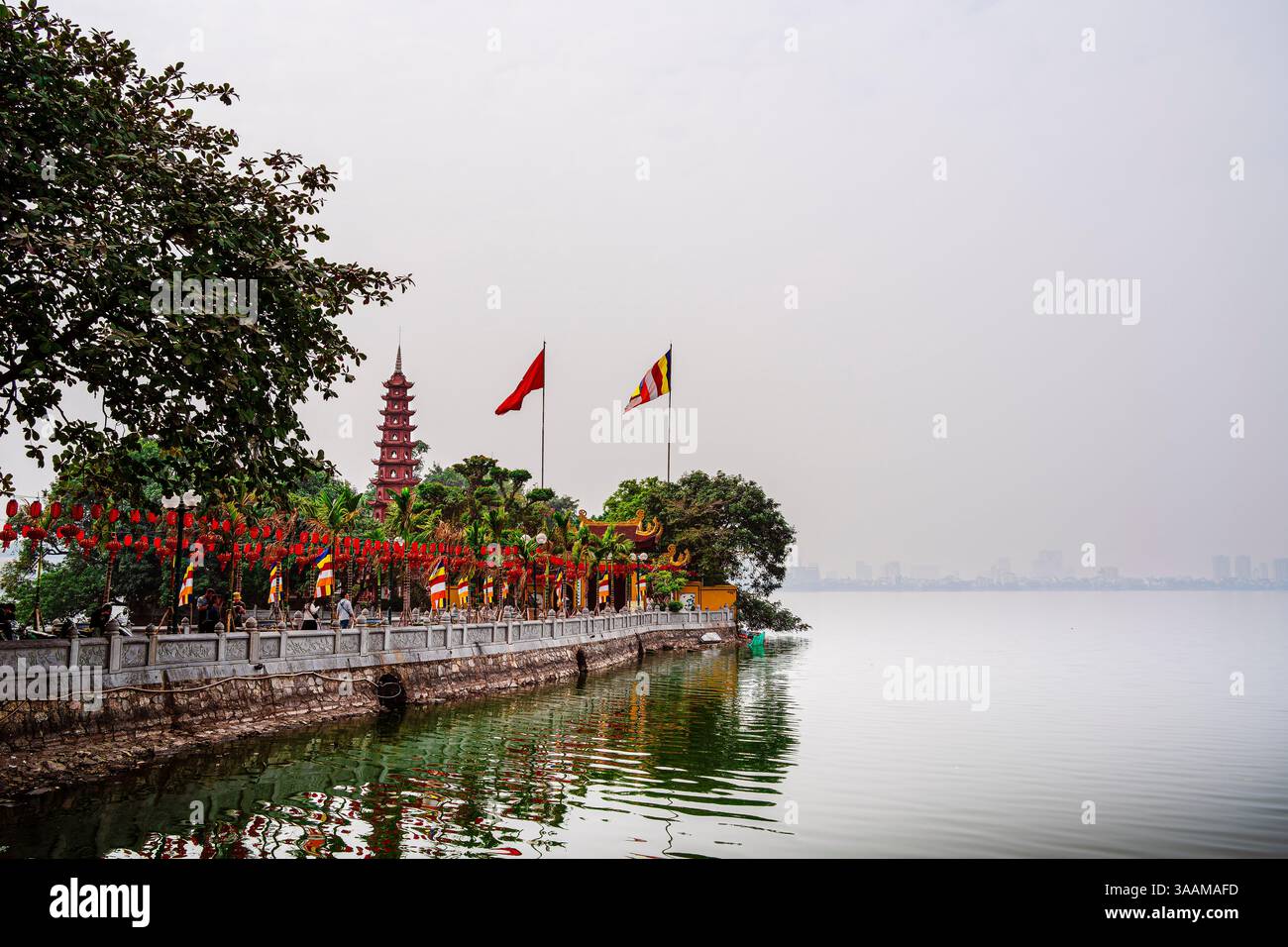 Bonsai tran quoc pagoda hi-res stock photography and images - Alamy