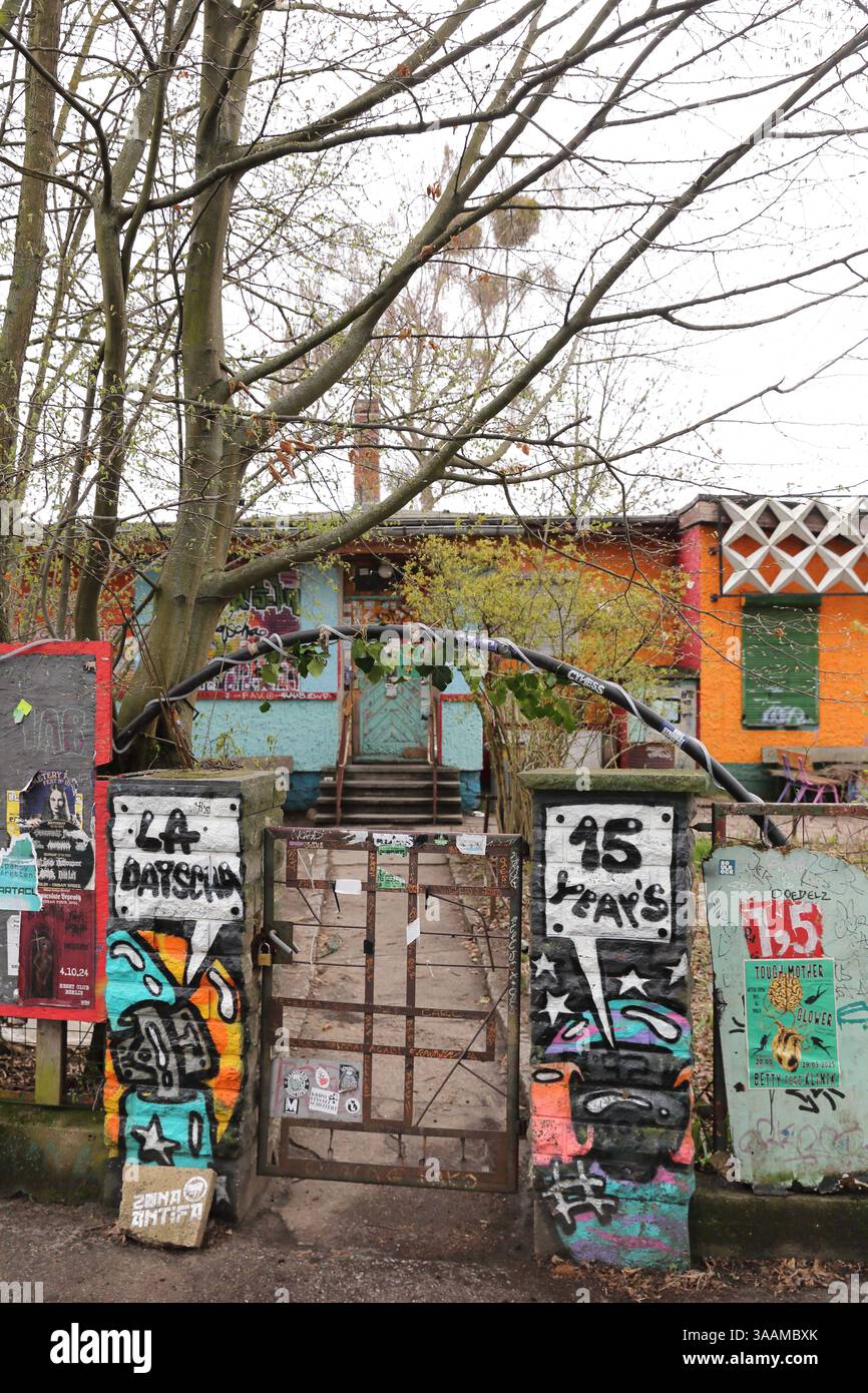 Das besetzte Haus La Datscha am Park Babelsberg in Potsdam, 31. März ...