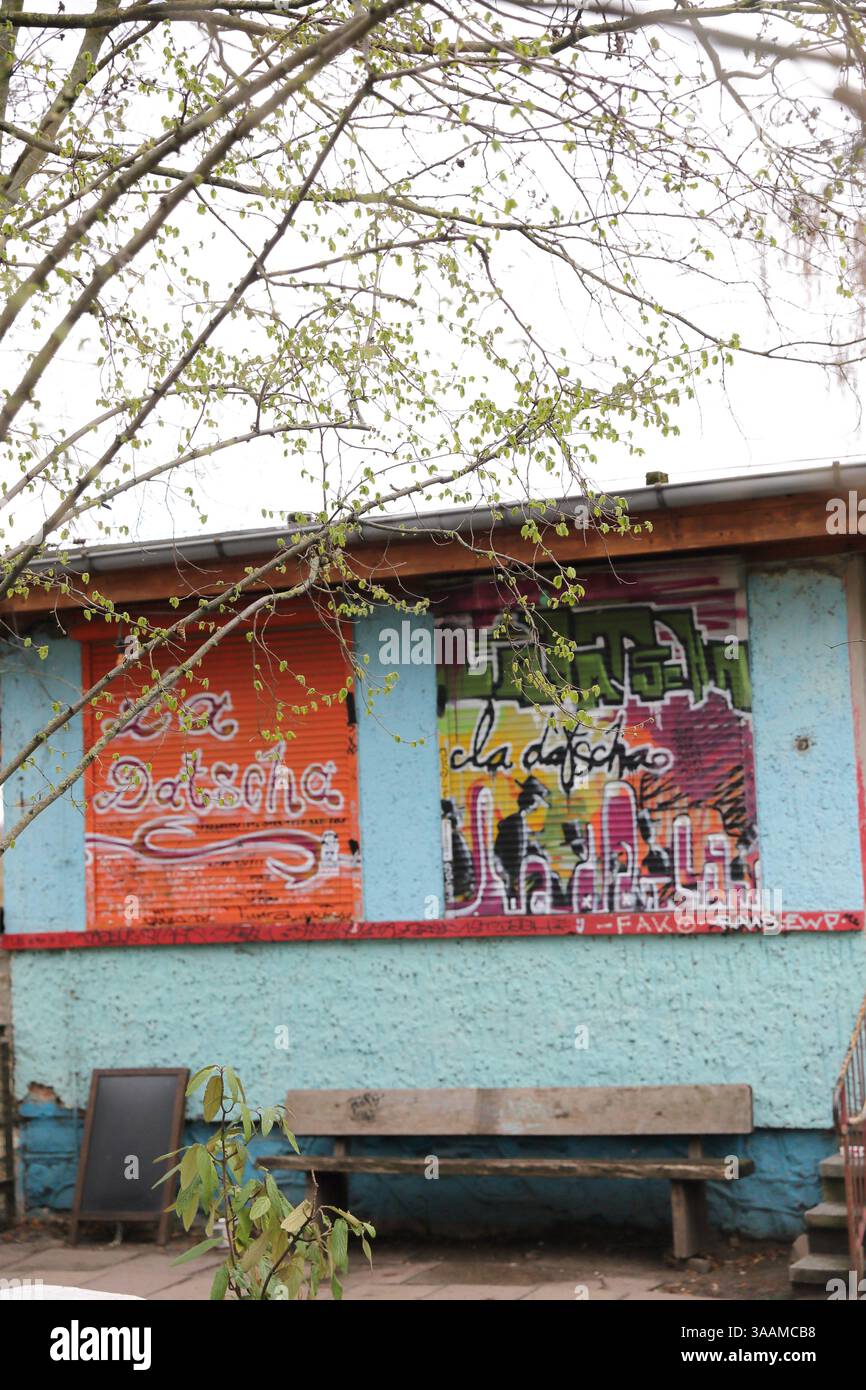 Das besetzte Haus La Datscha am Park Babelsberg in Potsdam, 31. März ...