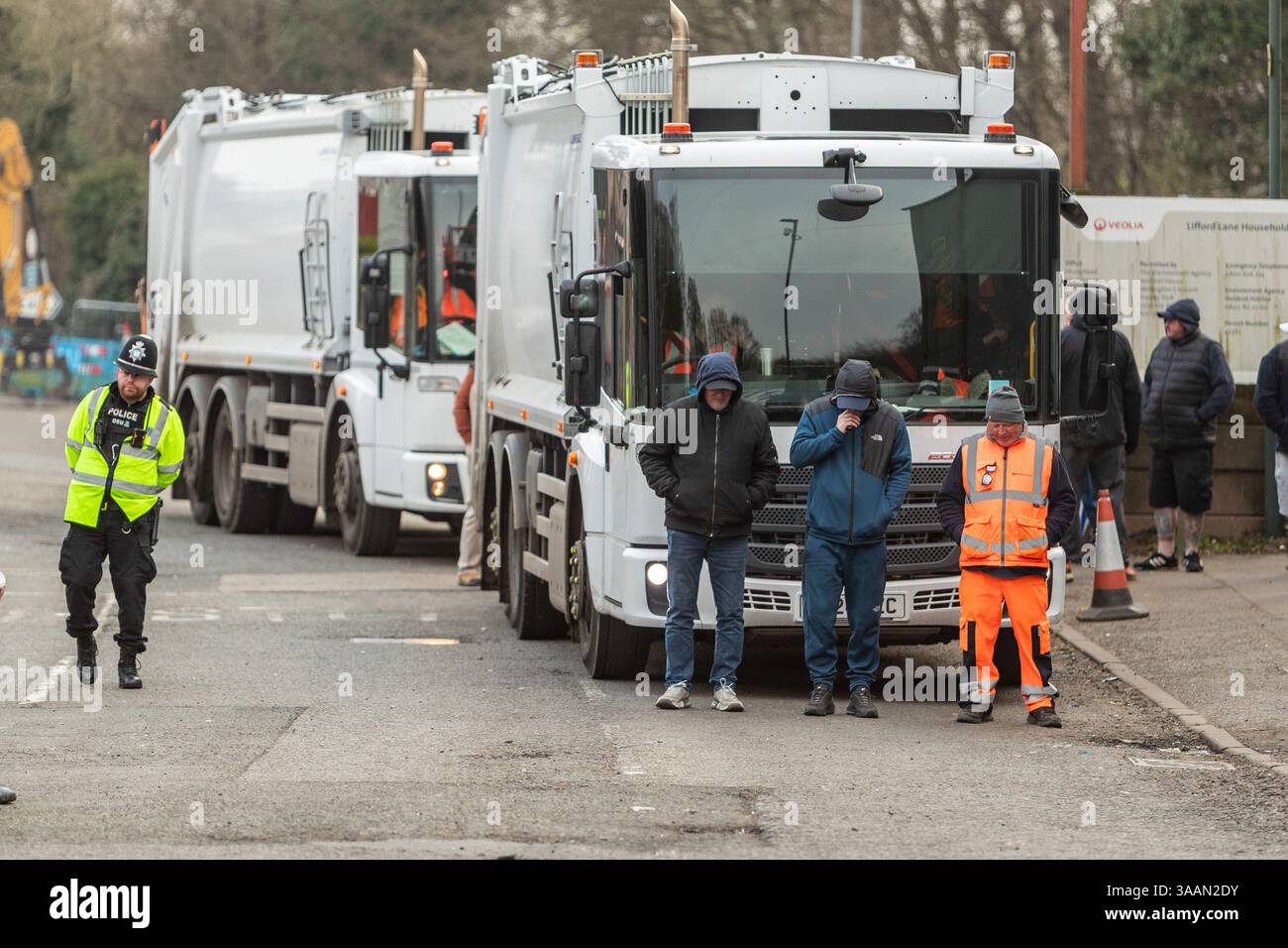 Bin strike birmingham picket hi-res stock photography and images - Alamy