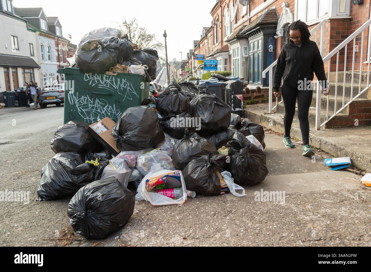 Birmingham bin strike 2025 hi-res stock photography and images - Alamy