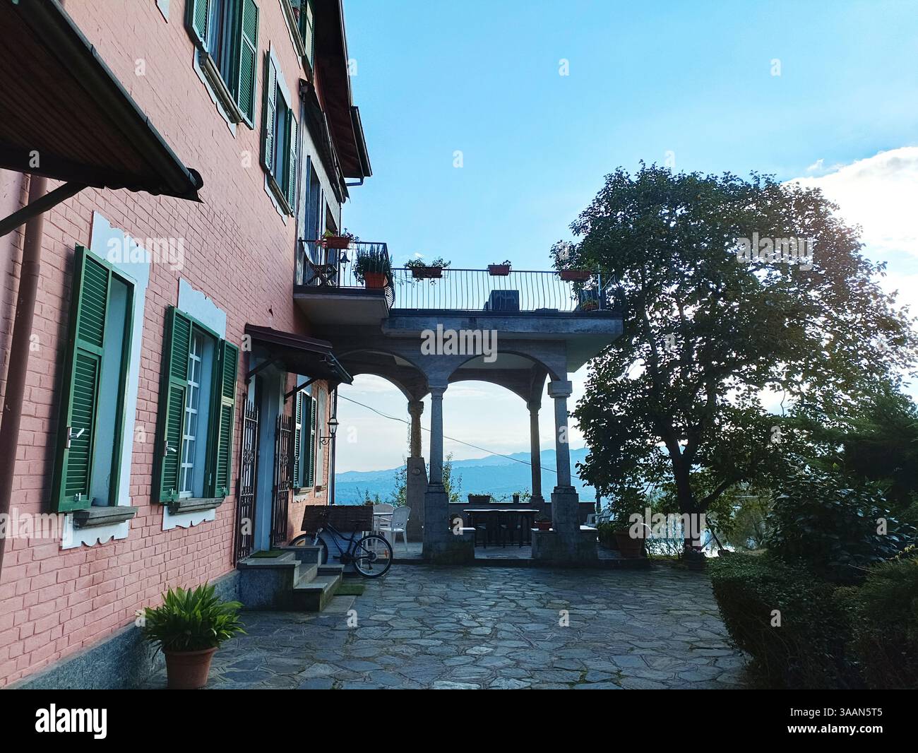 Villa le vignole hi-res stock photography and images - Alamy