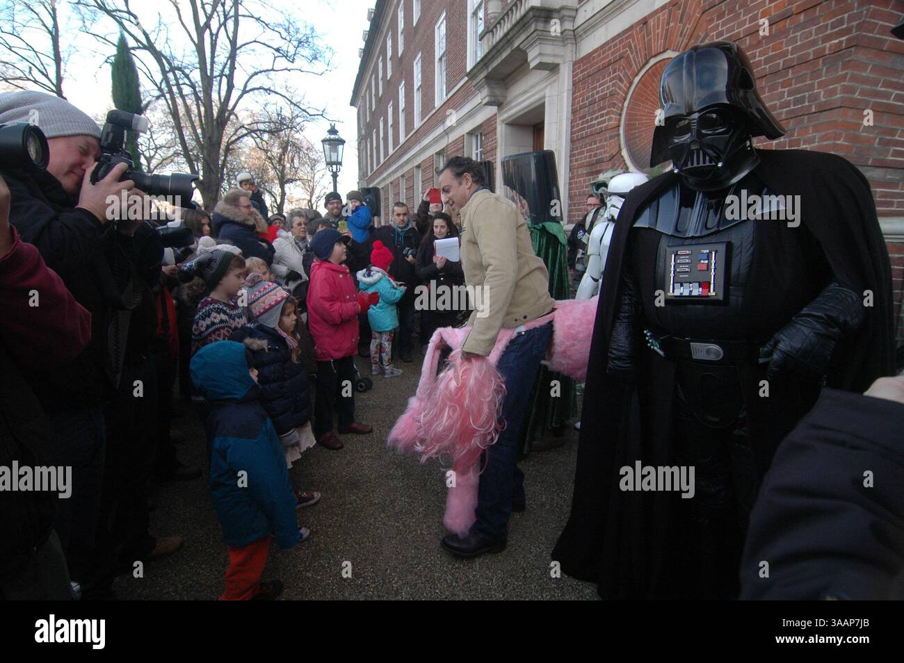 Jimmi Harkishin who plays Devendra 'Dev' Alahan in Coronation Street ...