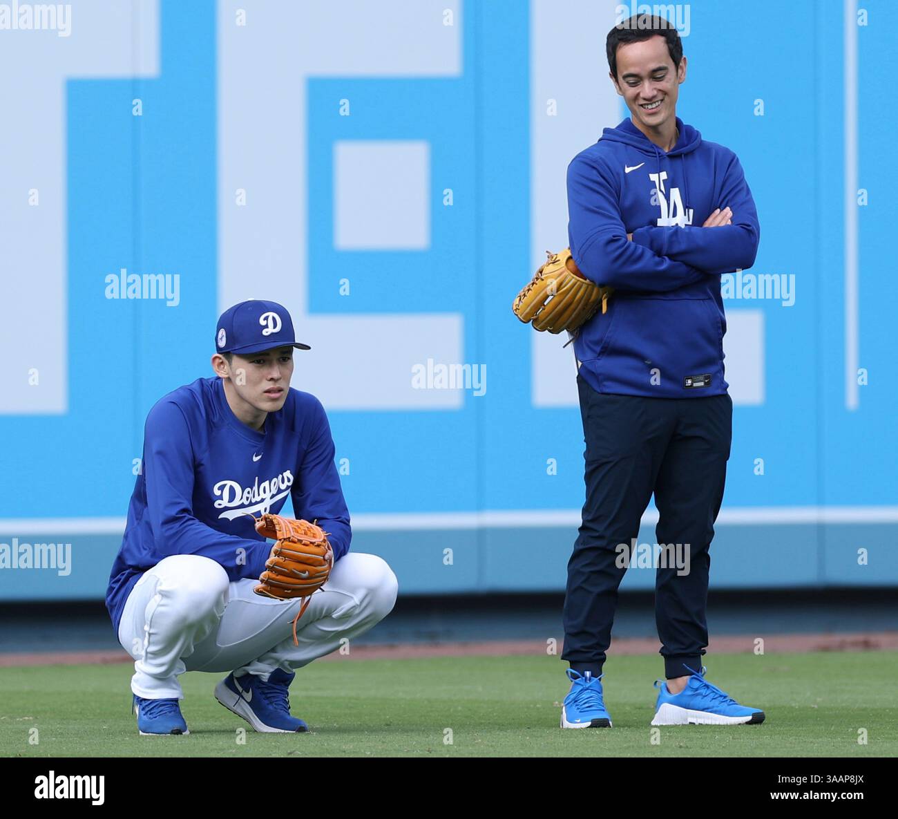 Los Angeles Dodgers pitcher Roki Suzuki (L) prepares for the next game ...