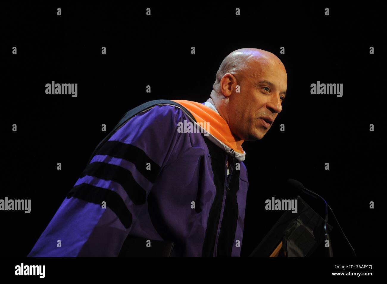 Graduation ceremony 1980s hi-res stock photography and images - Alamy