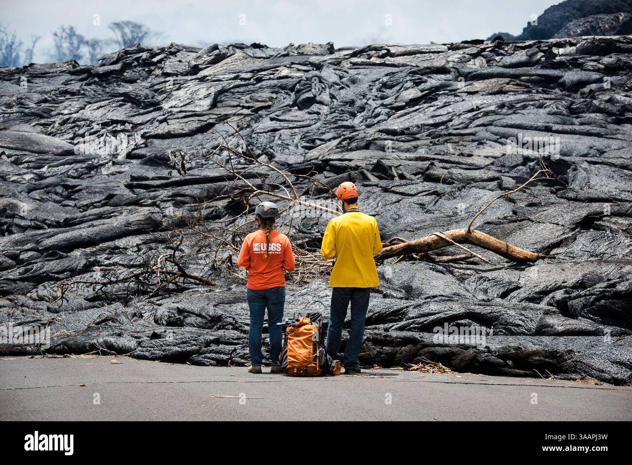 May 24, 2018 - Pahoa, Hawaii, U.S. - USGS geologists monitor a lava ...