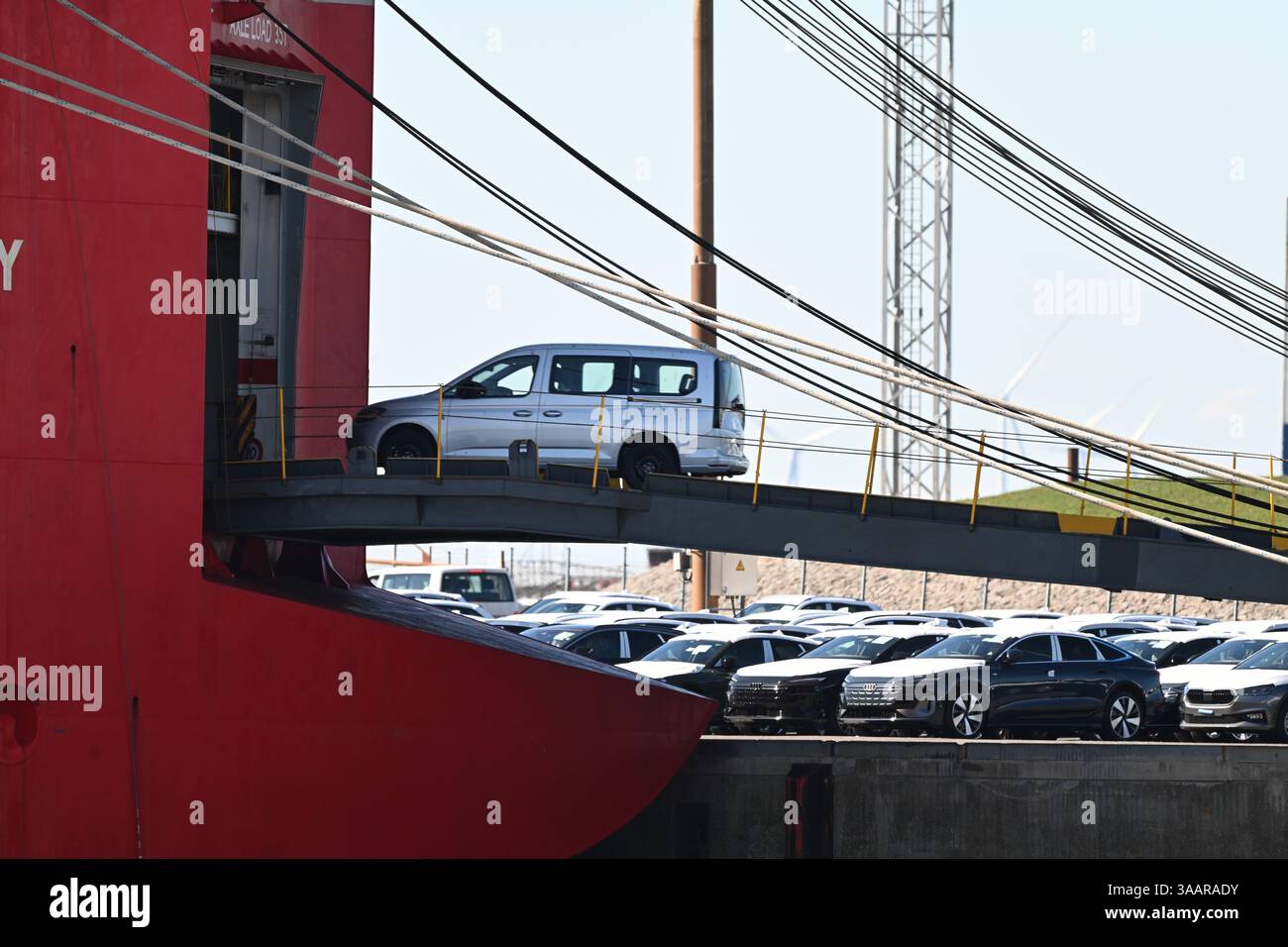 Emden, Germany. 01st Apr, 2025. Cars from the Volkswagen Group are ...