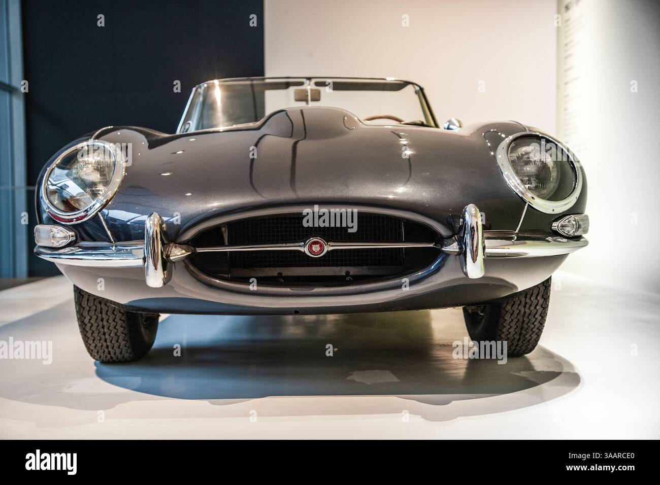 Jaguar E-Type Roadster 1963 Stock Photo - Alamy