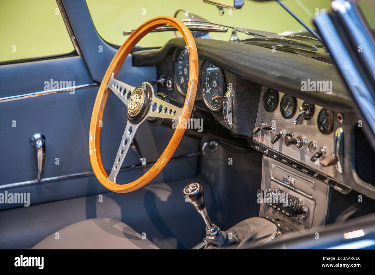 jaguar e-type roadster 1963 Stock Photo - Alamy