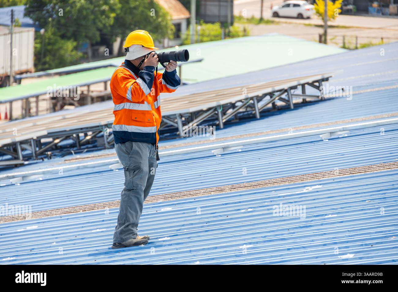 professional camera man working in dangerous workplace photograph at ...