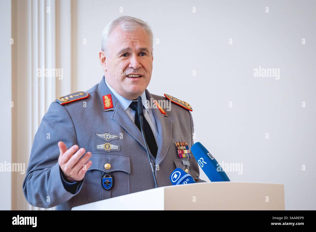 Generaloberstabsarzt Dr. Ralf Hoffmann, Befehlshaber Sanitaetsdienst ...