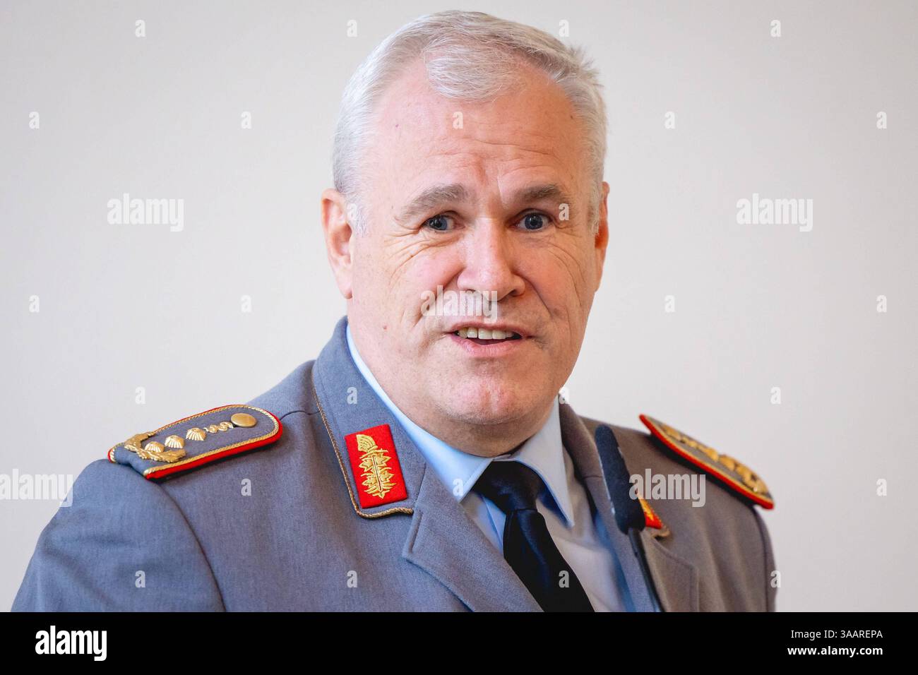 Generaloberstabsarzt Dr. Ralf Hoffmann, Befehlshaber Sanitaetsdienst ...