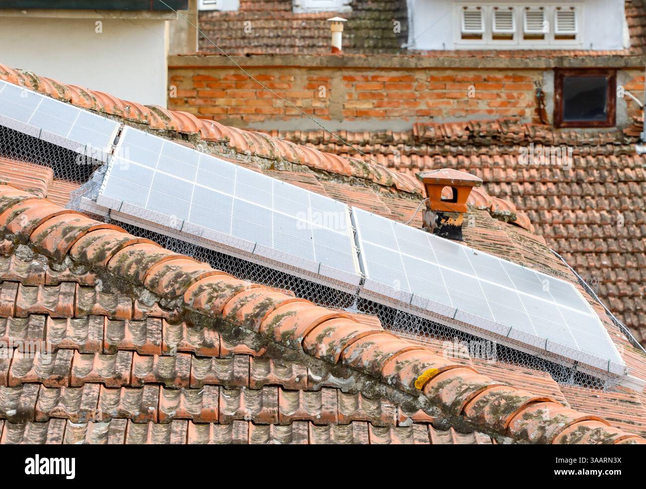 Curved solar panel roof hi-res stock photography and images - Alamy