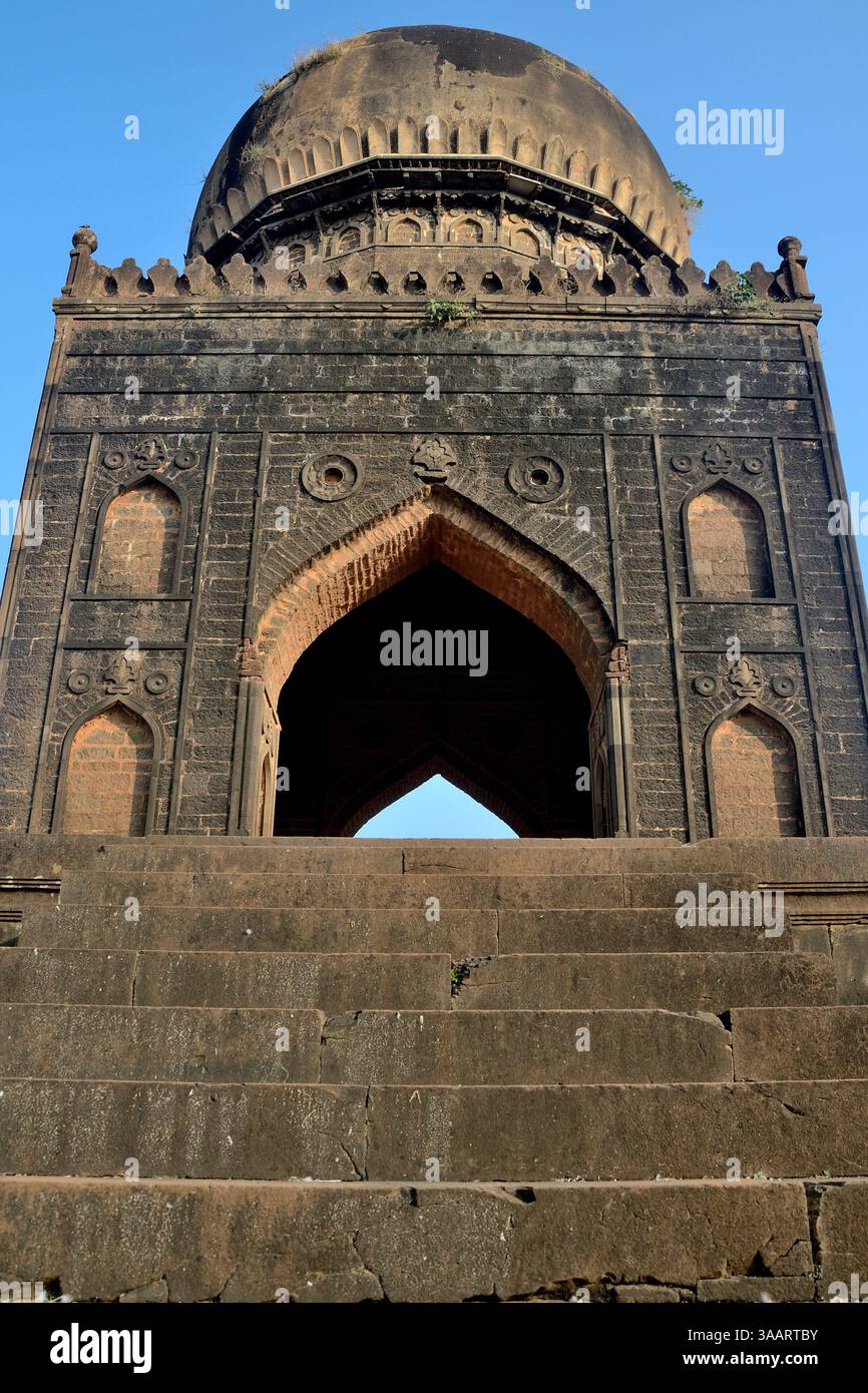 Barid Shahi Park, is a complex of the tombs of the Barid Shahi dynasty ...