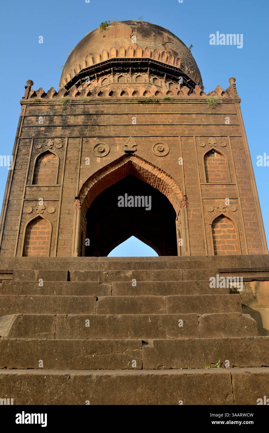 Barid Shahi Park, is a complex of the tombs of the Barid Shahi dynasty ...