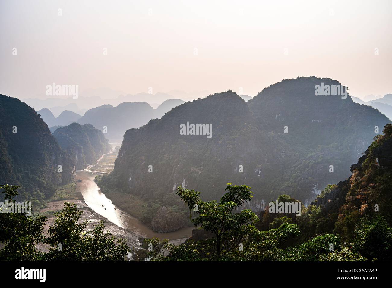 Aerial view hang mua viewpoint hi-res stock photography and images - Alamy