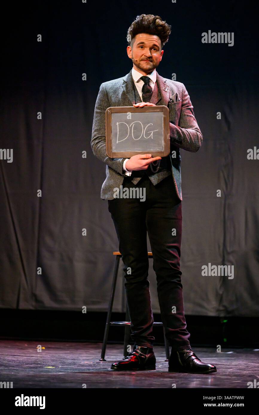 Colin Cloud Magician mind reader illusionist Stock Photo - Alamy