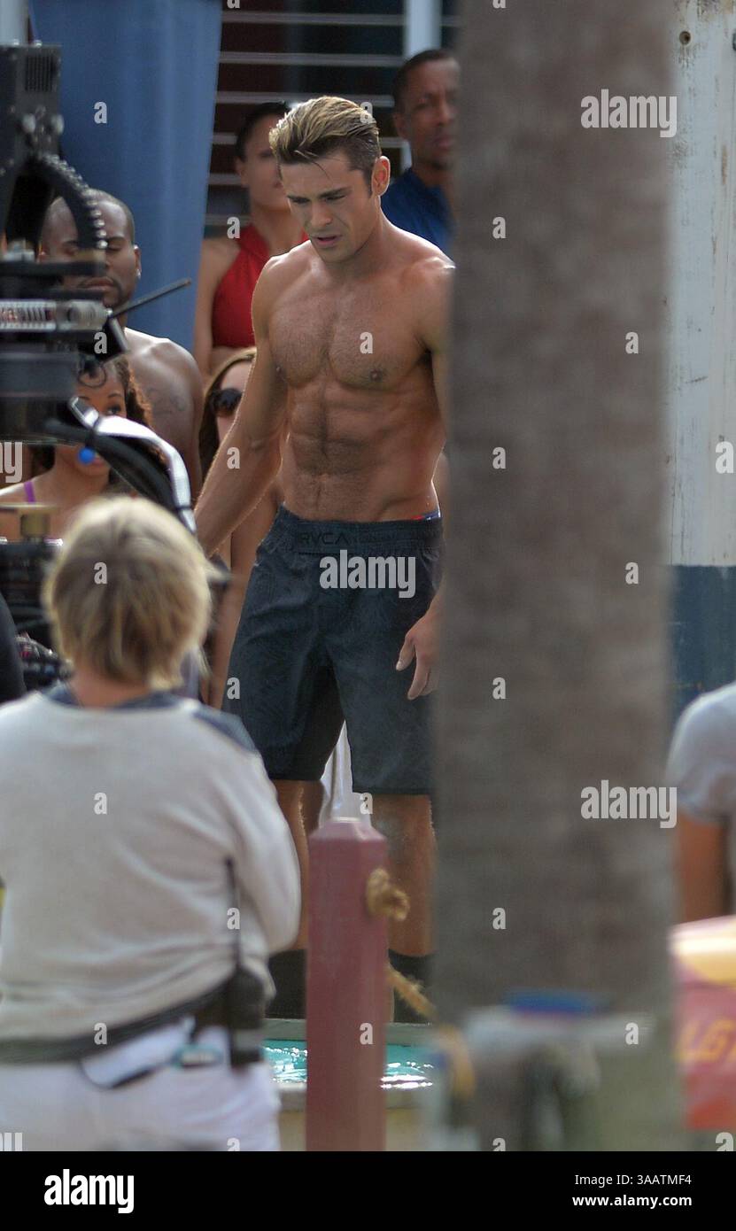 MIAMI BEACH, FL - MARCH 08: Actor's Zac Efron, Dwayne Johnson ...