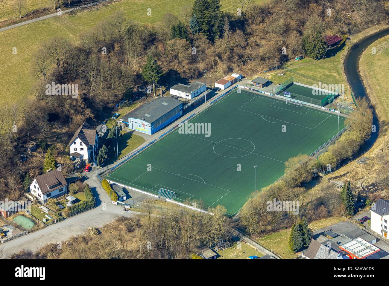Luftbild, Sportplatz Fußballstadion Hachen, Hachen, Sundern, Sauerland ...