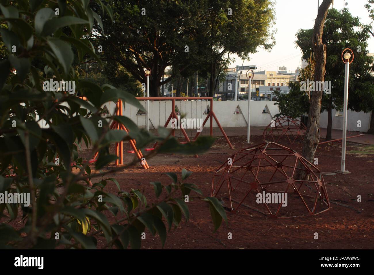 Sunrise at Parque Rojo (Revolution Park): Soft morning light ...