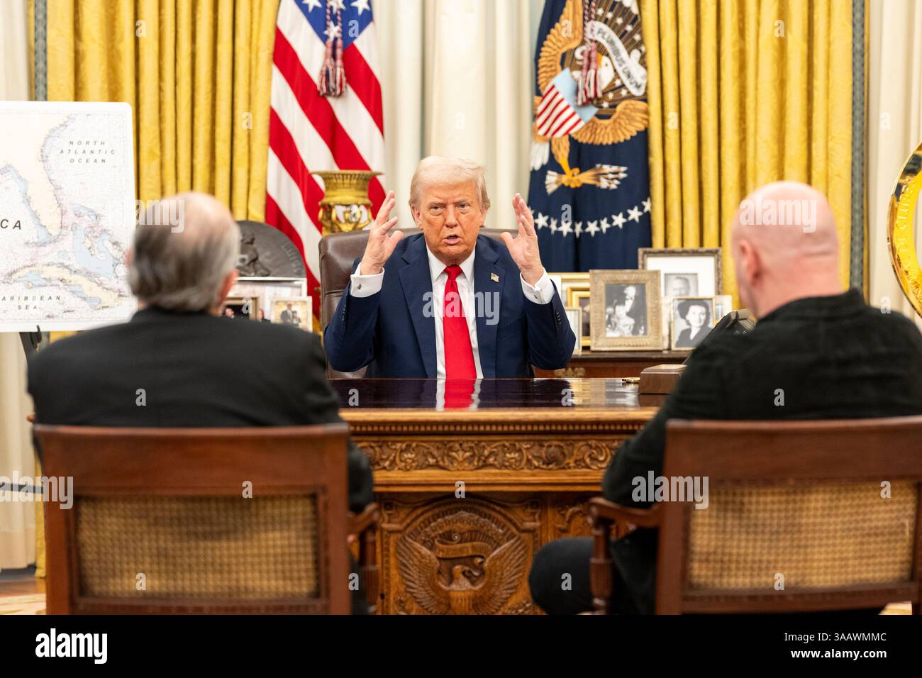 Kid Rock with Donald Trump in the Oval Office of the White House ...