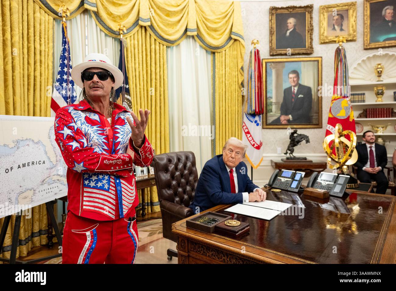 Kid Rock with Donald Trump in the Oval Office of the White House ...
